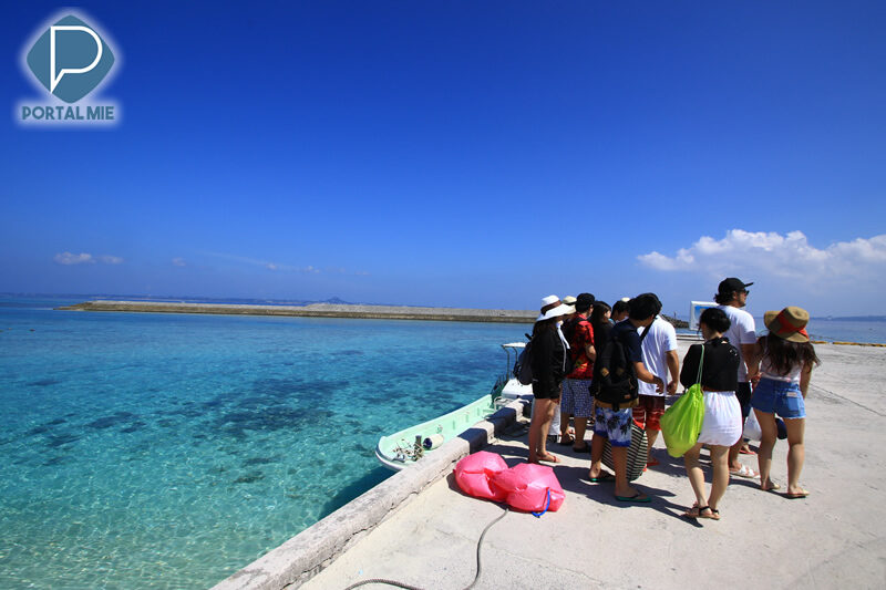 Minna-jima: conheça a bela praia de água azul dessa ilha no Japão ...